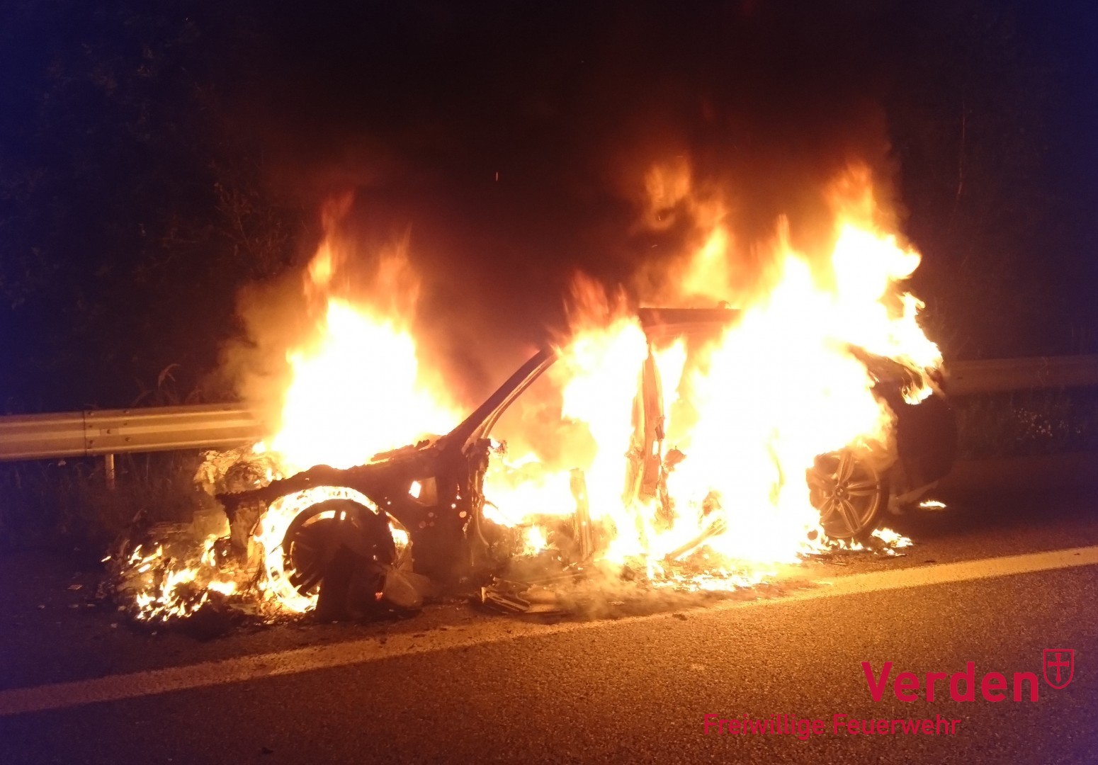PKW in Vollbrand – Freiwillige Feuerwehr Stadt Verden (Aller)
